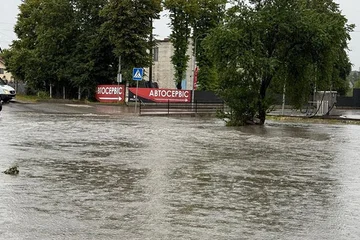 Сильный дождь вызвал потоп во Львове в Украине